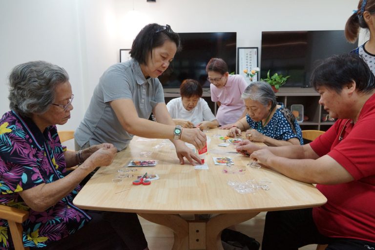 新加坡人口老化加剧 政府积极应对年长者独居问题 | 时代财智